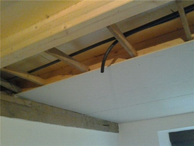Cómo construir un armazón de techo 2X4 - 2026 | Es.EcoBuilderz.com