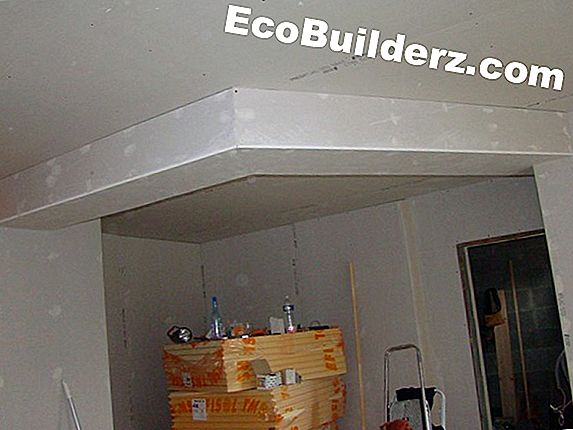 Comment couper le papier goudron autour des fenêtres et des portes ...